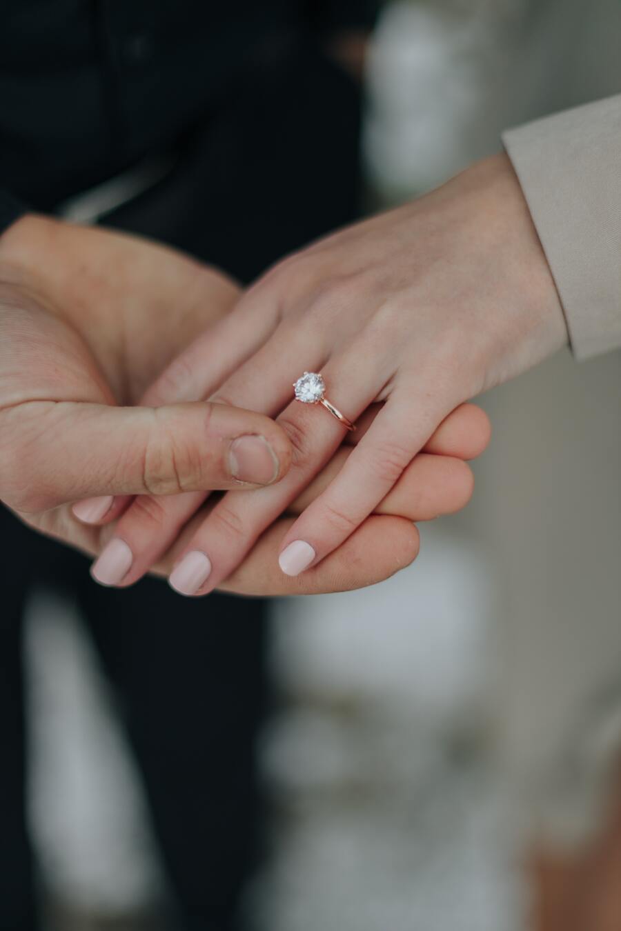 11 Biblical Meanings of a Ring in Dreams: Gold & Silver